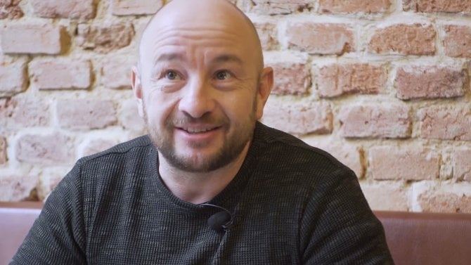 Bývalý šéfredaktor Score Andrej Anastasov čelí obvineniam z kupliarstva a znásilnenia. Hrozí mu ...